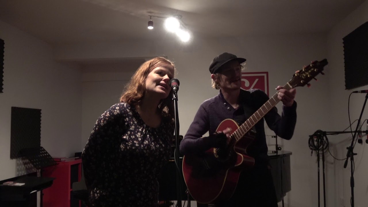Stop hey what's that sound, Nina Gerstenberger and Dan Hetfield ...