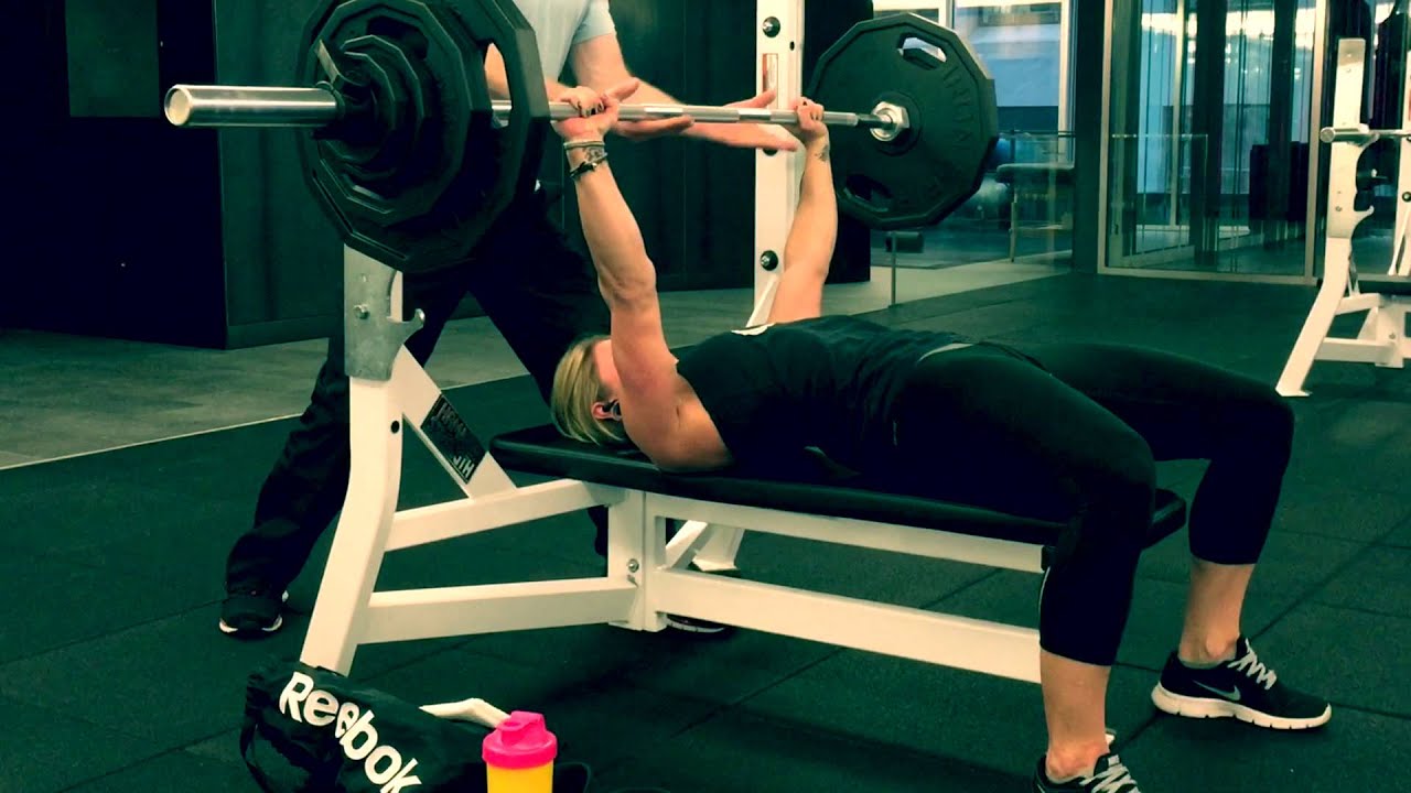 ROXY PARONISH-ROWE HAMMERS 200LB BENCH! - YouTube