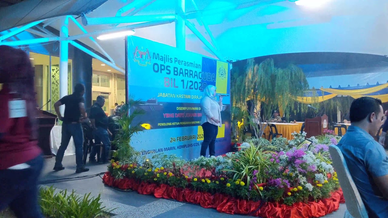 Antara Ayer Dan Jakarta Cover By Huda - YouTube