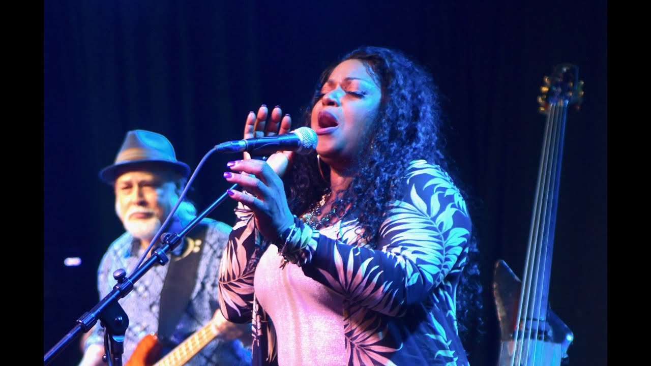 Regina McCrary - "A Change Is Gonna Come" - Live - YouTube