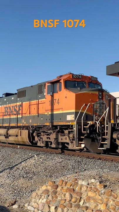 BNSF 1074 trails on SDGBAR! #railway #foamer #train #railfan #bnsfdaygo - YouTube