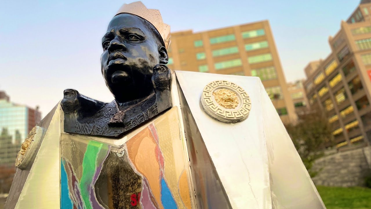 Notorious B.I.G gets a statue in Brooklyn - YouTube