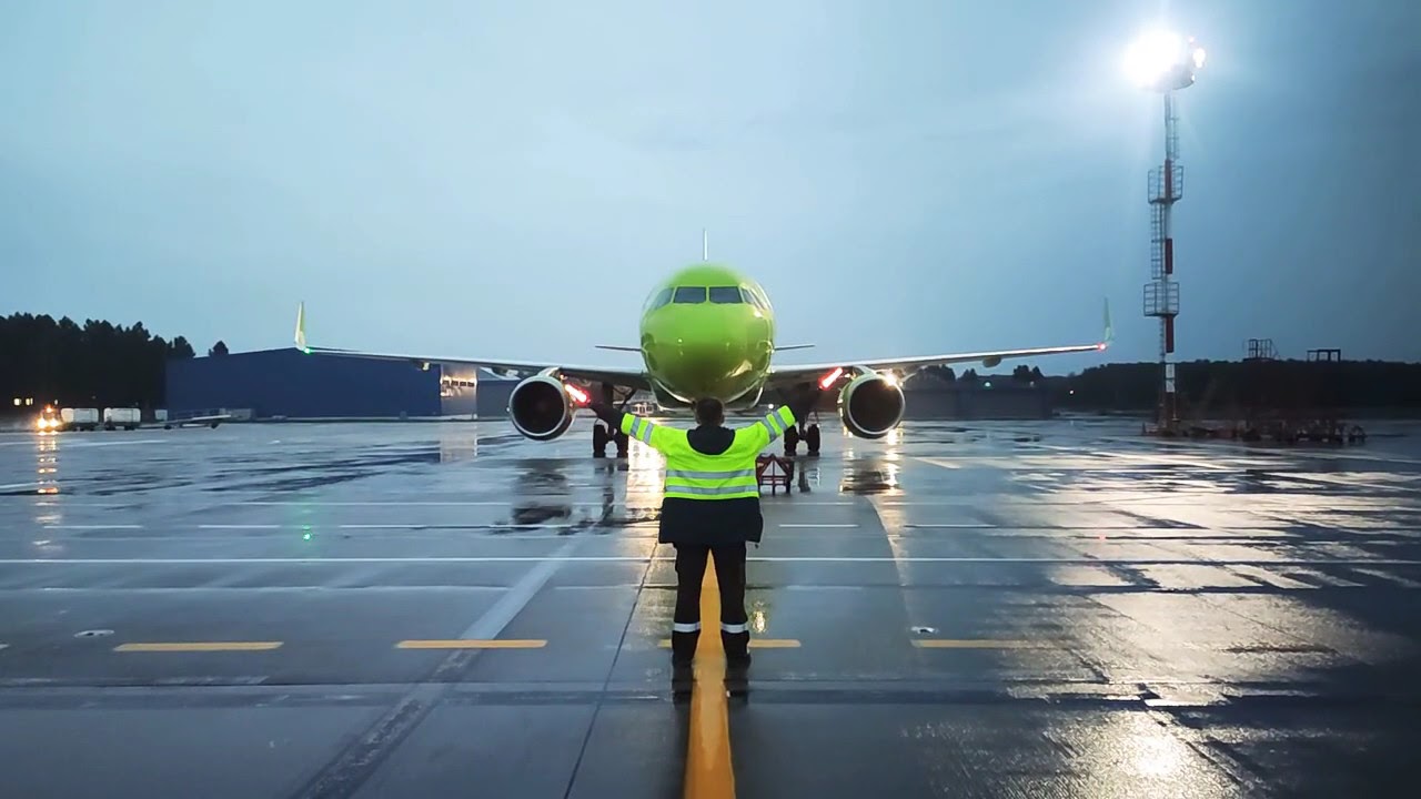 Aircraft Marshalling - YouTube