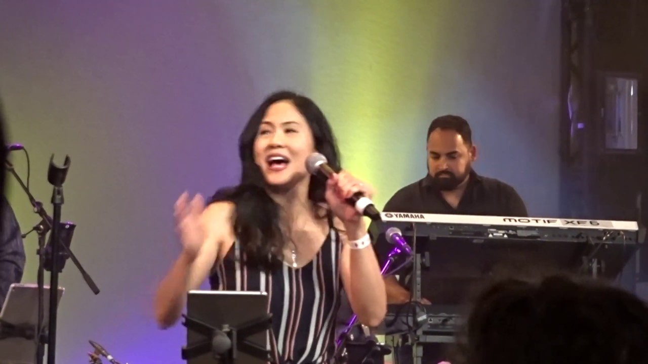 MMC30 - DeeDee Magno Hall - Escapade - YouTube