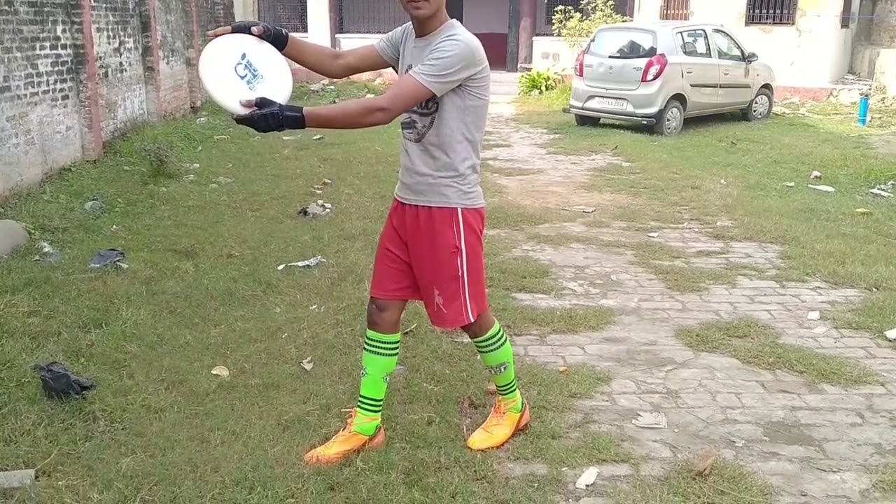 How to throw Backhand in ultimate Frisbee ...|Hindi| - YouTube