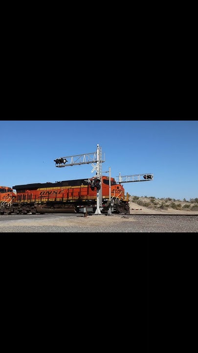 BNSF 8352 Double Stack #shorts MP10 #bnsf #bnsfrailway - YouTube