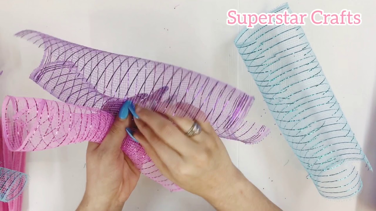 How to make Basic Wreath (Cut and Roll the Mesh) - YouTube