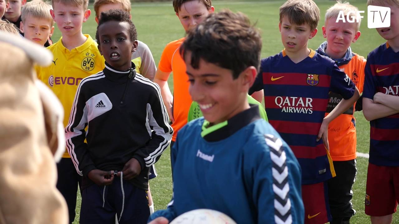 Jønsson overrasker U11-spiller Sam Sharifi - YouTube