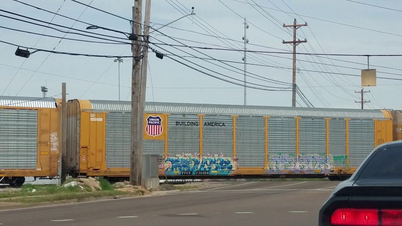 BNSF 4532, 6895 & Canadian National 5749 Freight Train - YouTube