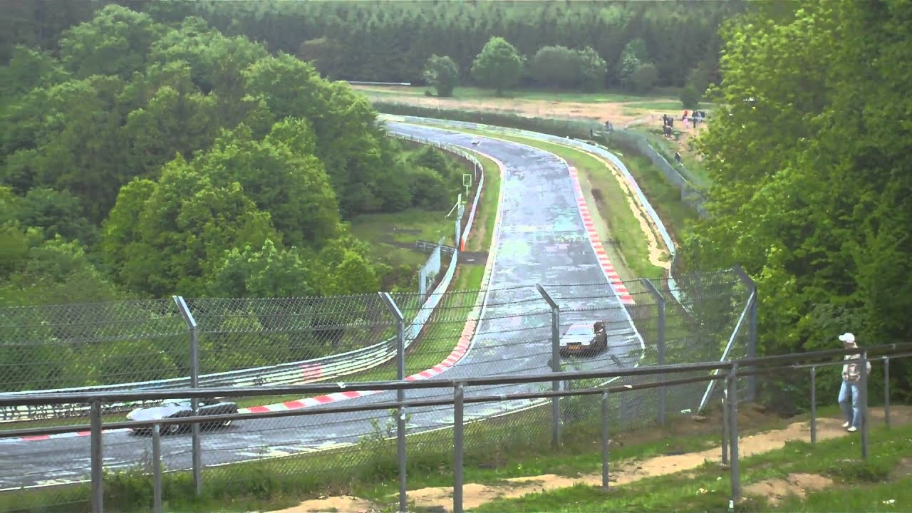 Audi Coupé understeer oversteer misses corner - nearly crash - wet ...