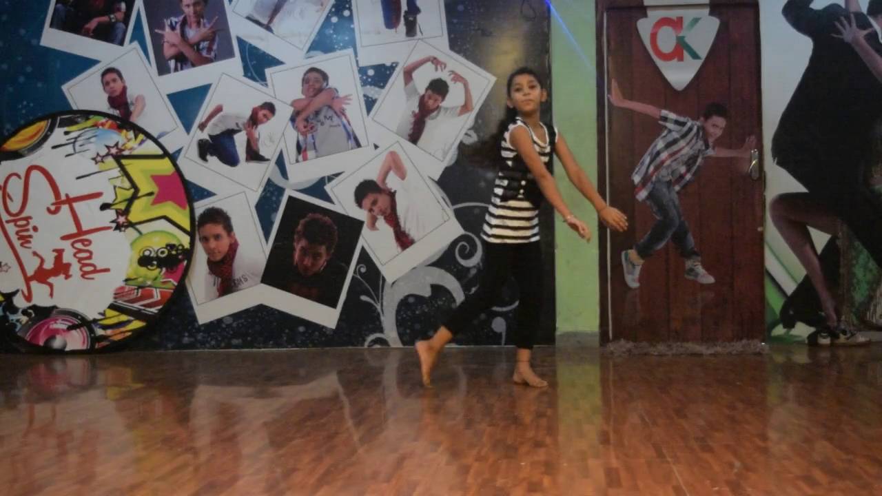 Aaiyaa song performed by jiya sethi - YouTube