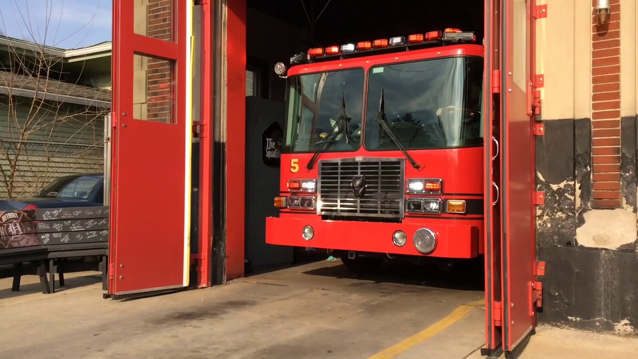 Detroit Fire Department Squad 5 Responding To A MVA - YouTube