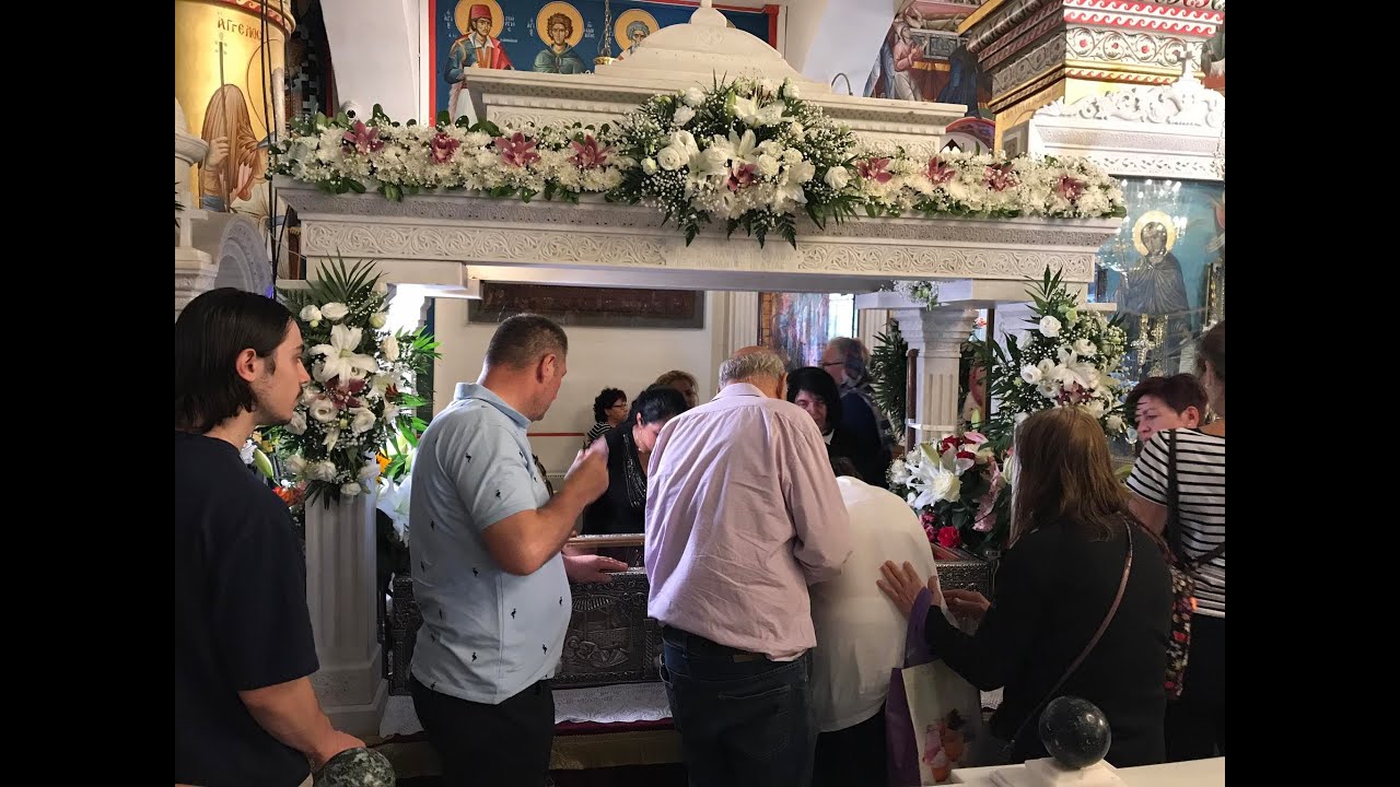 Άγιος Ιωάννης Ρώσος- Εύβοια ΤΩΡΑ: Χιλιάδες ΛΥΓΙΖΟΥΝ πάνω από σκήνωμα ...