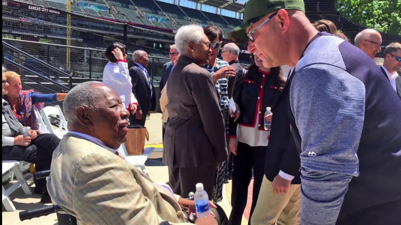 Frank Robinson statue unveiled at Progressive Field - YouTube