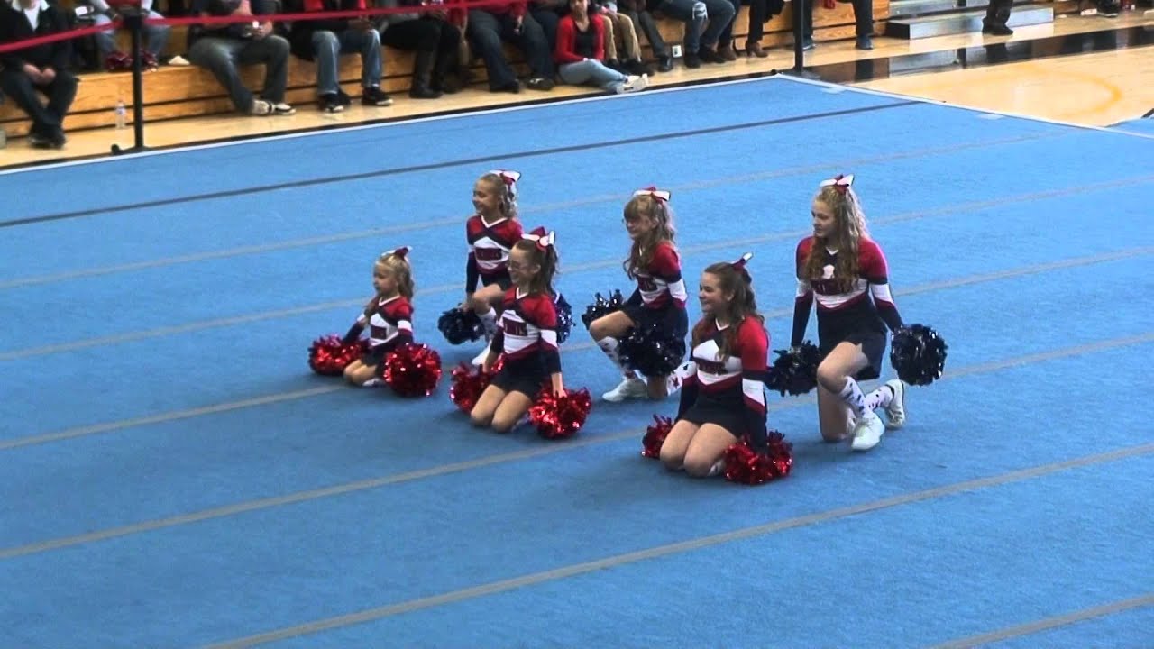 MMYFCL 2015 Poms - YouTube