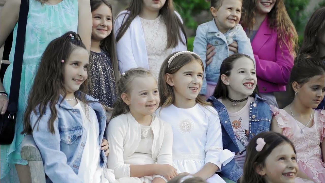 Mia Landowski Pierwsza Komunia Świeta - YouTube