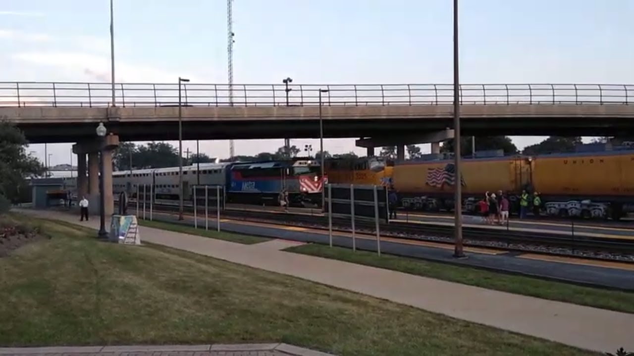 Metra 174 And Big Boy 4014 Consist - West Chicago Metra Station - YouTube