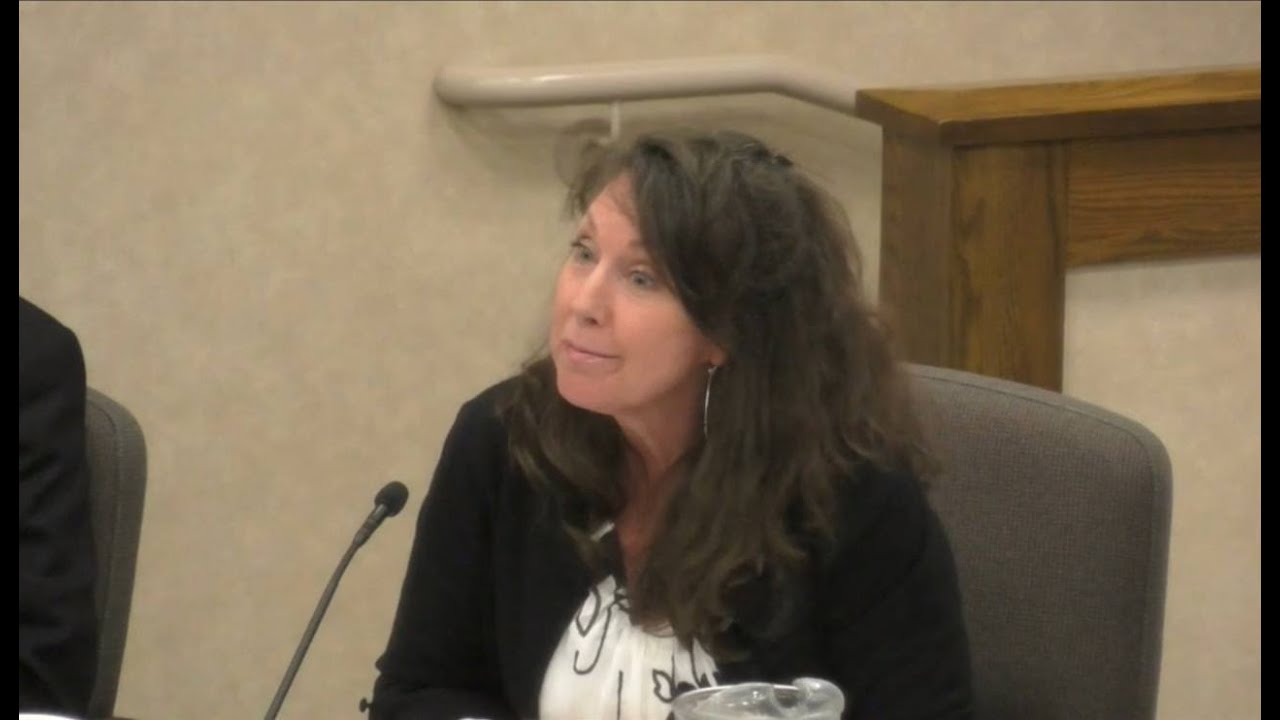 Longview mayor, Mary Alice Wallace, being petty and smug. Refuses to ...