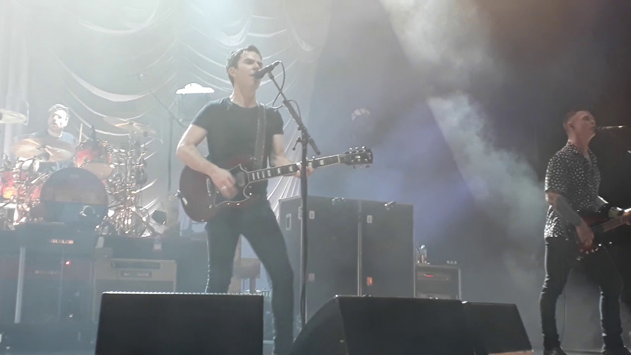 Stereophonics "Dakota" Live Paris 2020 - YouTube