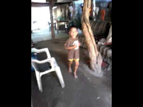 Niño 6 años perreando 😂😂