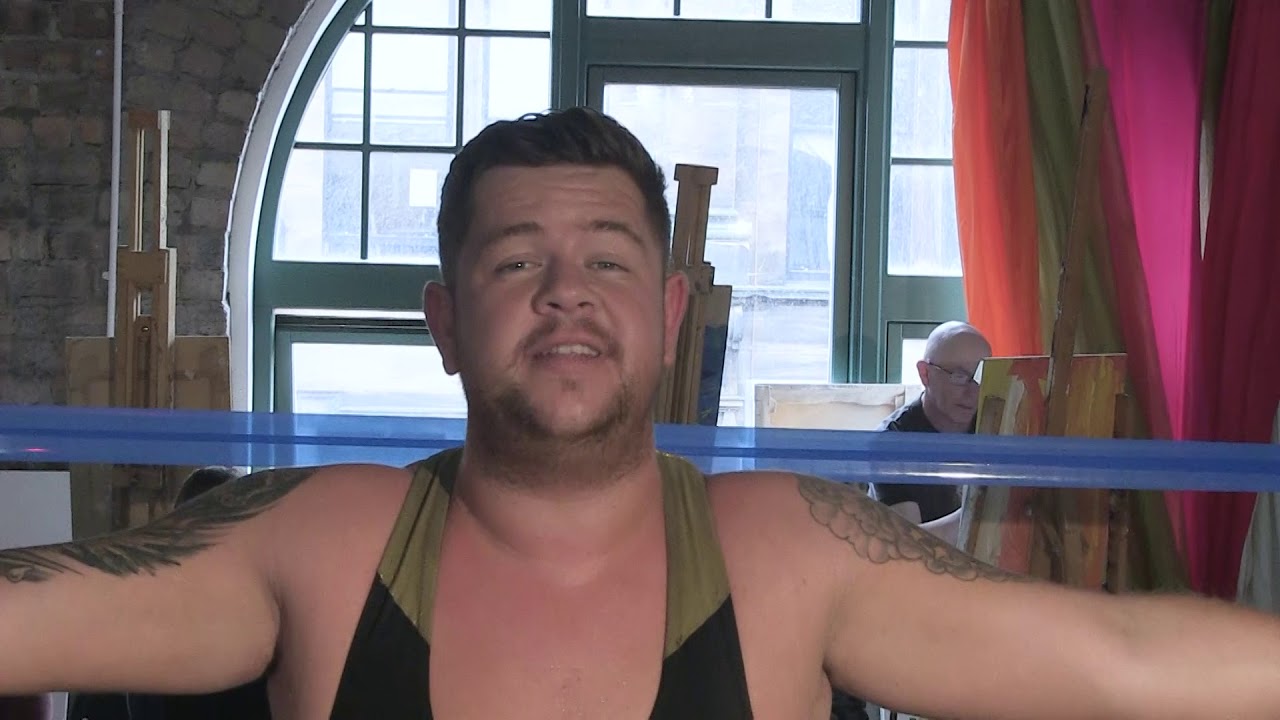 Grado poses as Life Drawing model! - YouTube