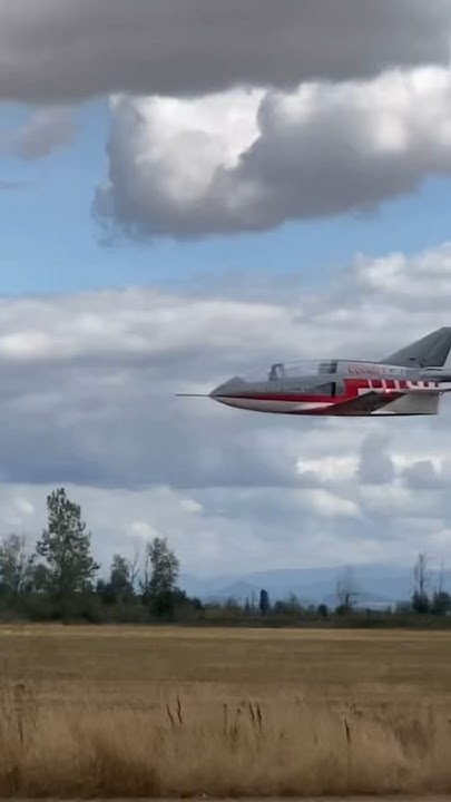 RC Jet flyby - YouTube