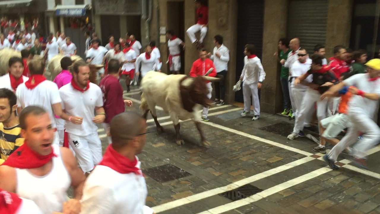 Running of the Bulls in Pamplona from runners view - YouTube