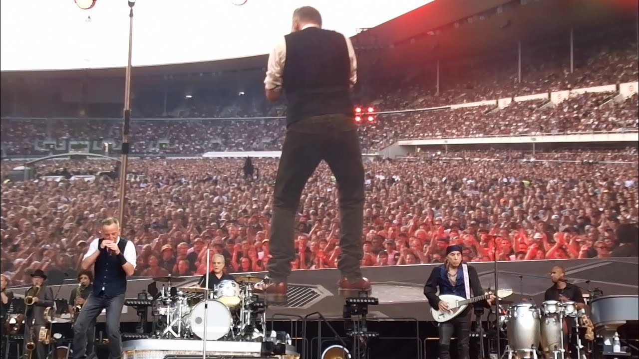 Bruce Springsteen and The E Street Band - Reason To Believe - Helsinki ...