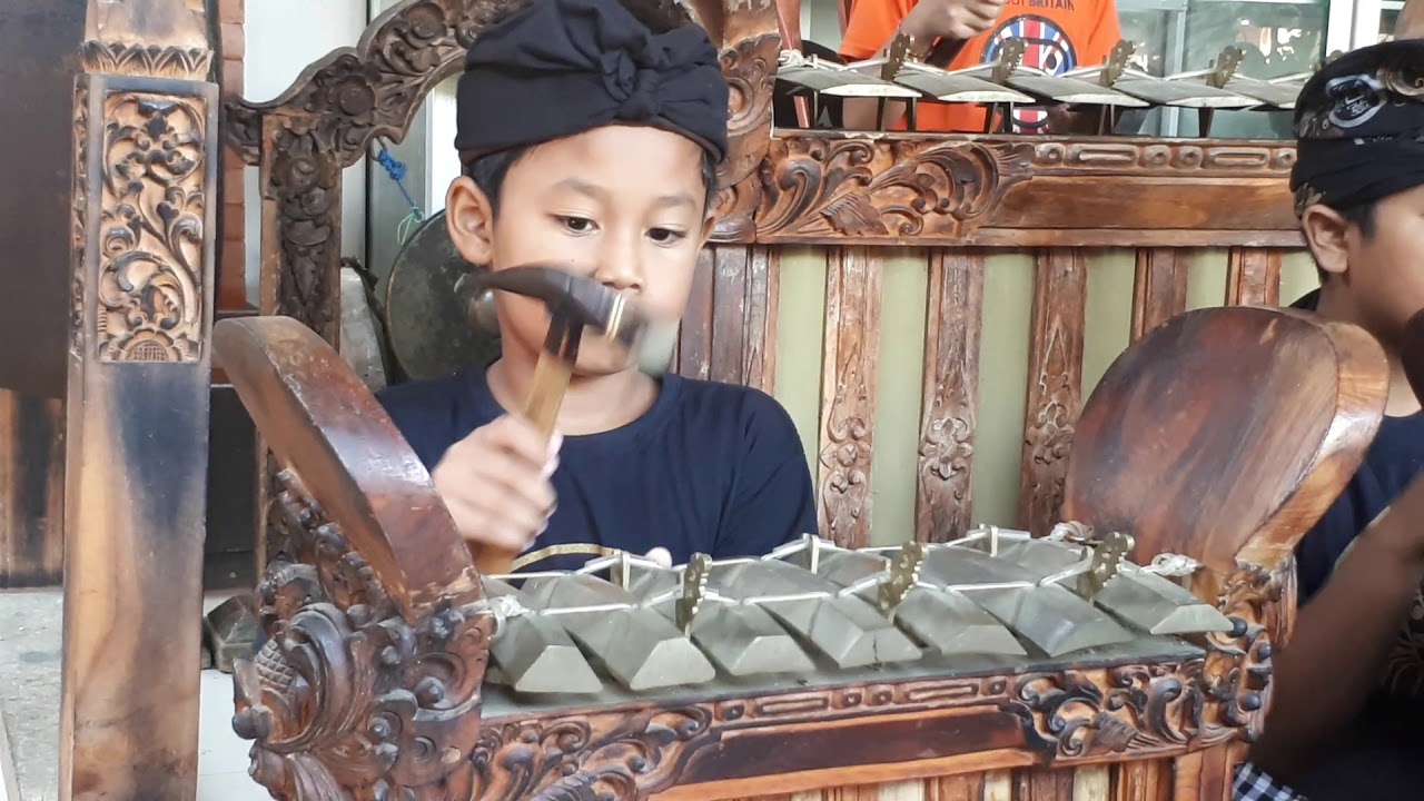 Yan Mawän - Dekna Thor Seni Tabuh Bali - YouTube