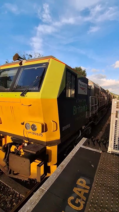 Network Rail de-icing train going past Dorking Deepdene Station # ...