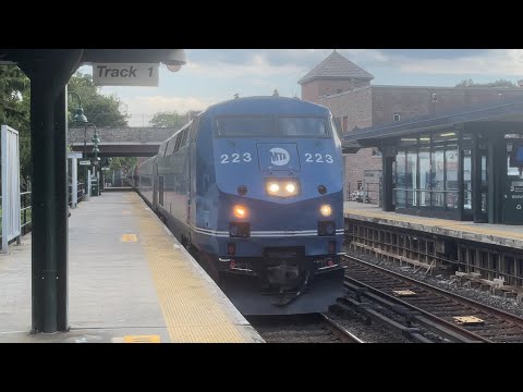 MNCR 223 wakes up Scarsdale with an ear bleeding horn 8/14/23 - YouTube