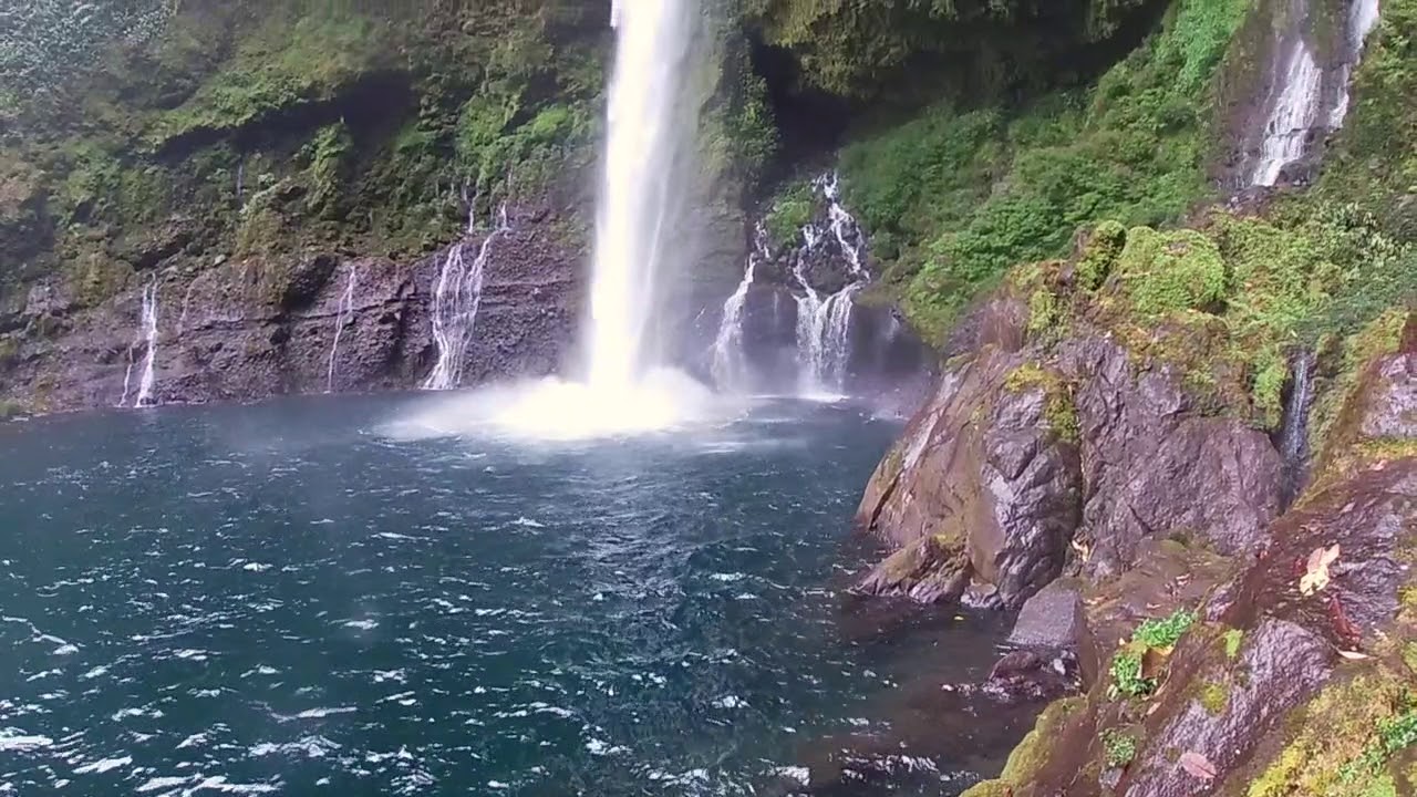 Dos Novillos Waterfall - Pocora, Costa Rica - YouTube