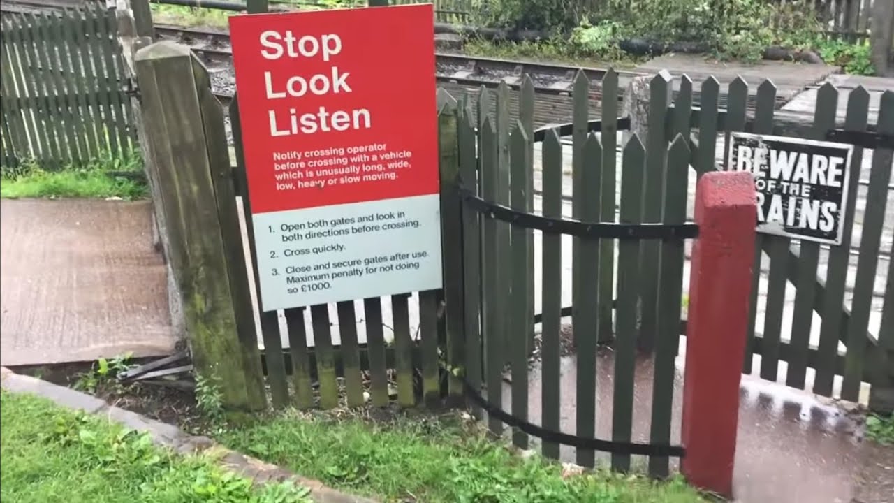 Consall Forge (User Worked) Level Crossing, Staffordshire - YouTube