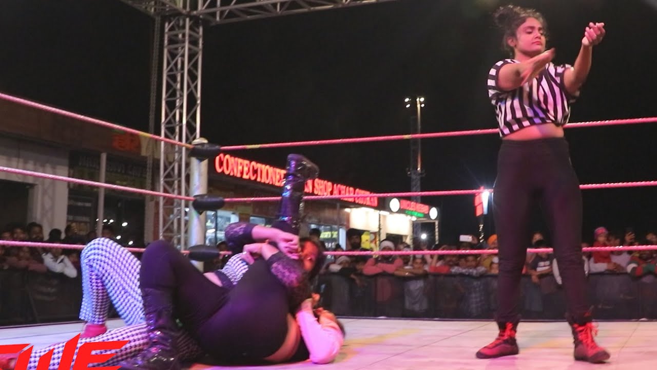 CWE | DIVYA V\S PINKI - YouTube