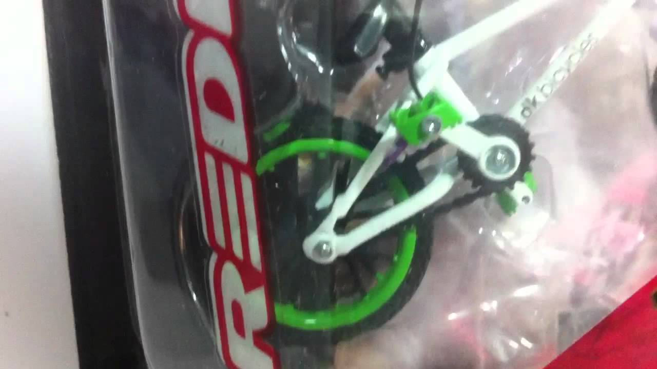 BMM Outlet Flick Trix Finger Bikes - YouTube