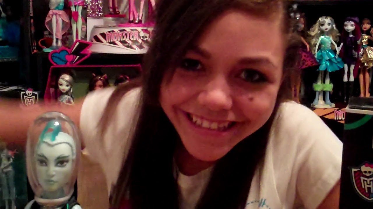 Monster High Skull Shores Gillington "GIL" Webber Doll Review - YouTube
