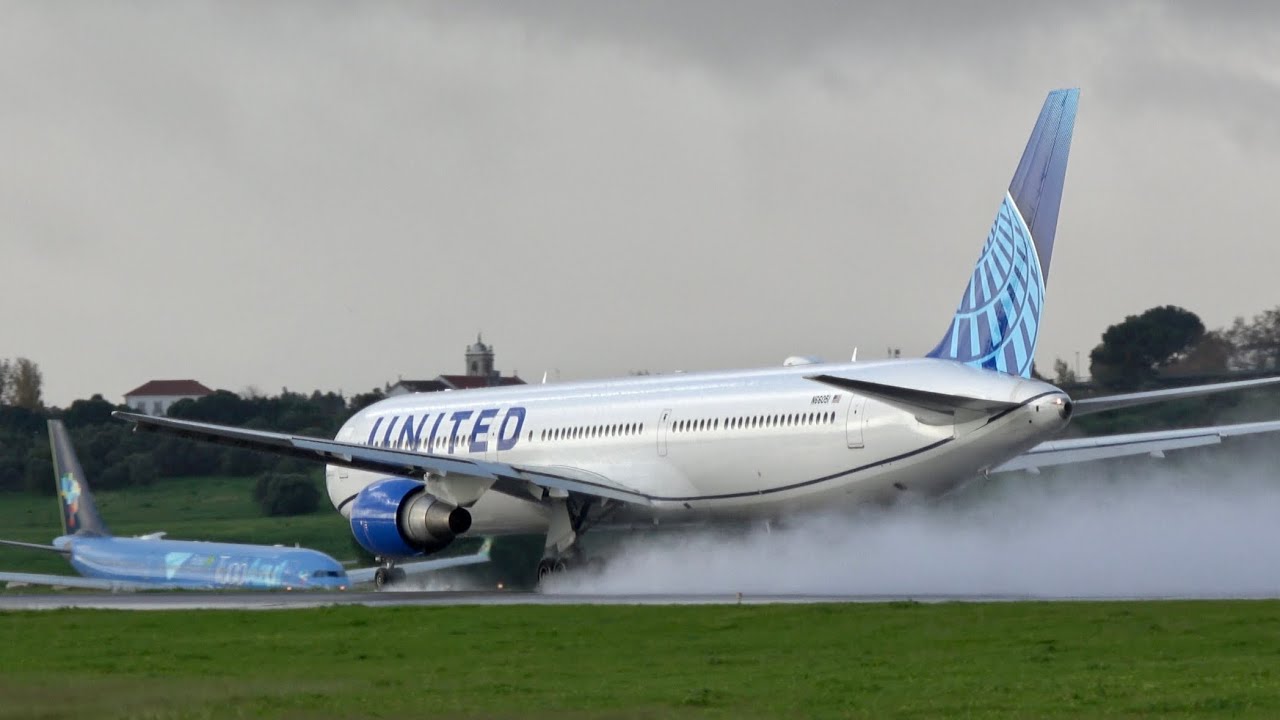 HEAVY JET BLAST with CLOSE-UP Engine Spool Ups at Lisbon Airport - YouTube