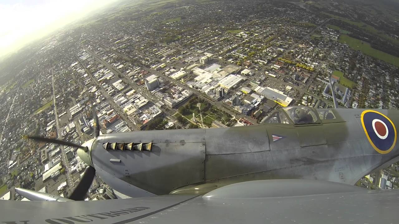 Spitfire PV270 overhead Palmerston North ANZAC Day 2016 - YouTube