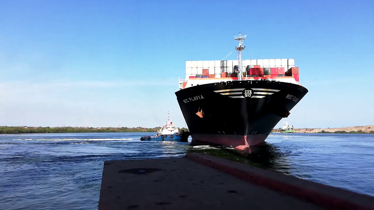 MSC Flavia timelapse to leave the Port - YouTube