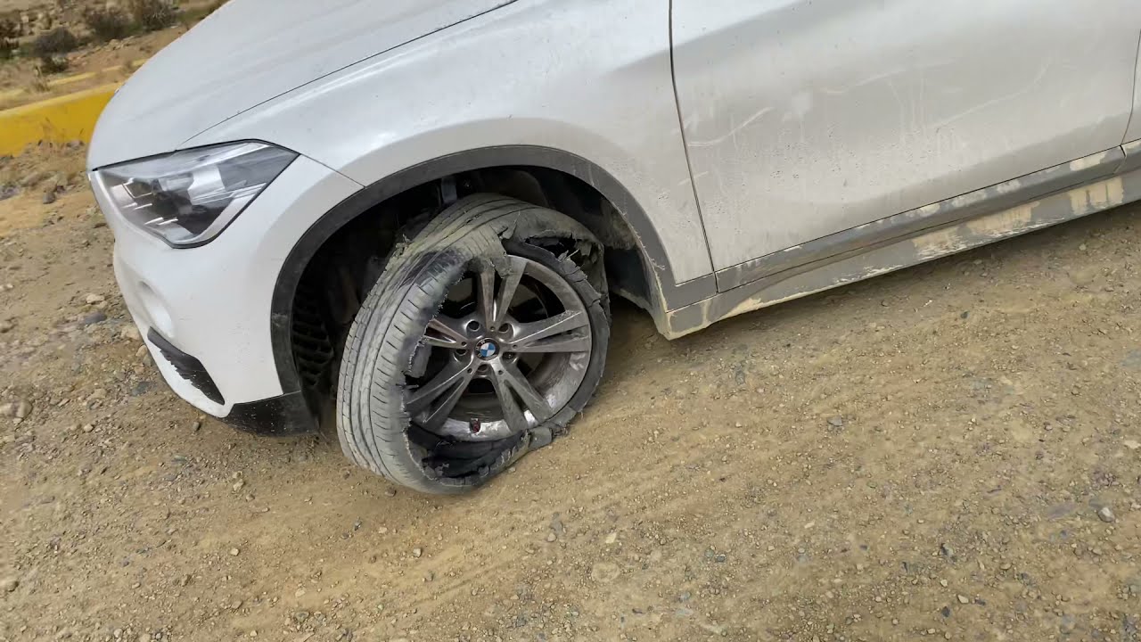 Llanta runflat Pirelli reventada y destrozada - YouTube