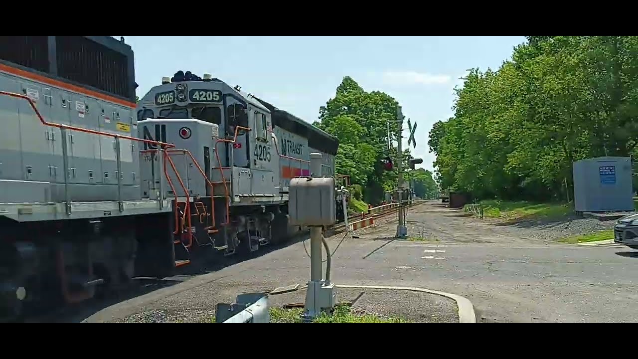 NJTR X4205 through Passmore Avenue. Hammonton NJ. 4205/1004. - YouTube
