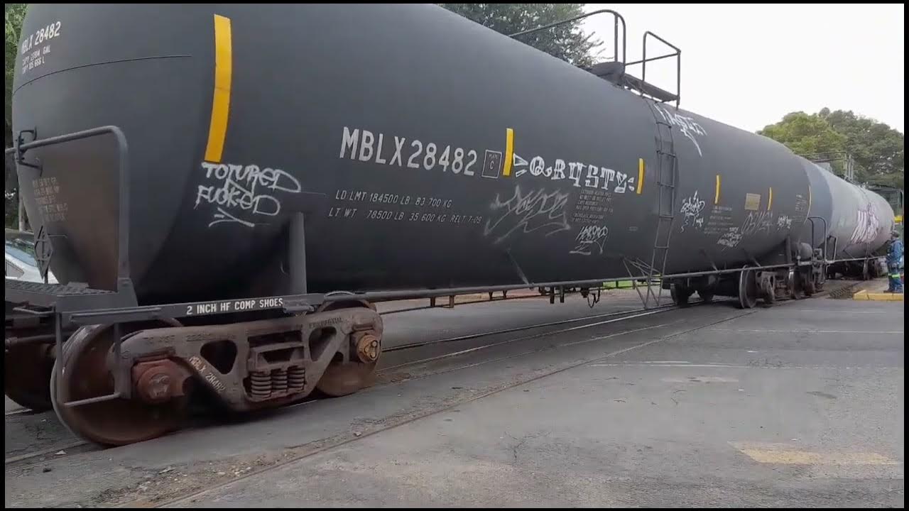 FTVM MP15AC 9812-9817 preparándose para irse al Valle Línea N - YouTube