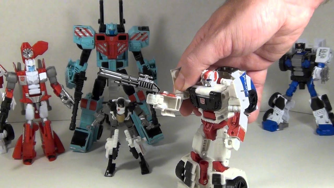 Hasbro Transformers Generations Combiner Wars Defensor - YouTube