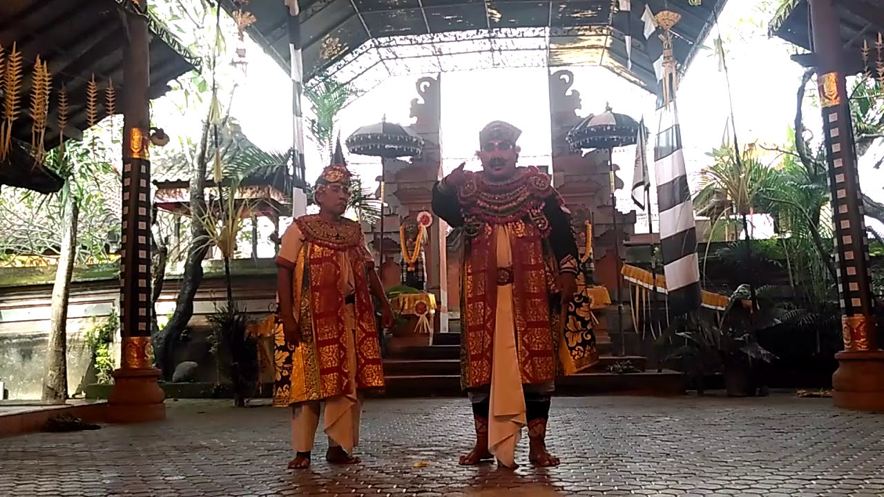 Tari Barong Part 2 di desa Batubulan - YouTube