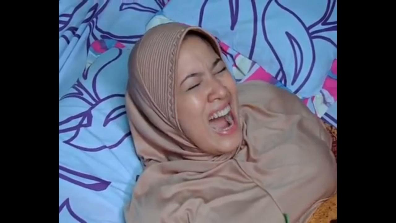 Review Film: Ibu hamil cantik kesulitan melahirkan dan melahirkan sendiri - YouTube