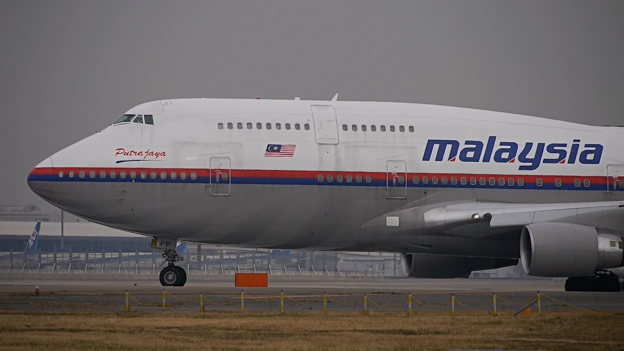 Malaysia Airlines Boeing 747-400 9M-MPP Takeoff from NRT 34L - YouTube