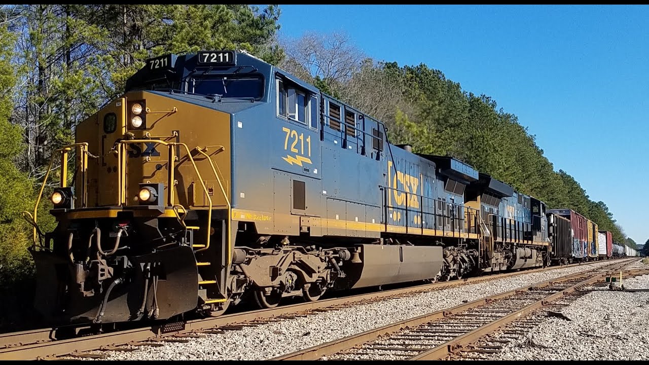 CSX Train Q582 With CSX Leader 7211 At Catawba SC On The CSX Monroe Subdivision. 12 26-2020 ...
