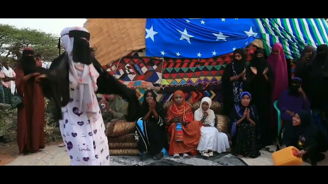 BURAANBUR GABDHO AAD QURXOON IYO AROOS MIYI - YouTube