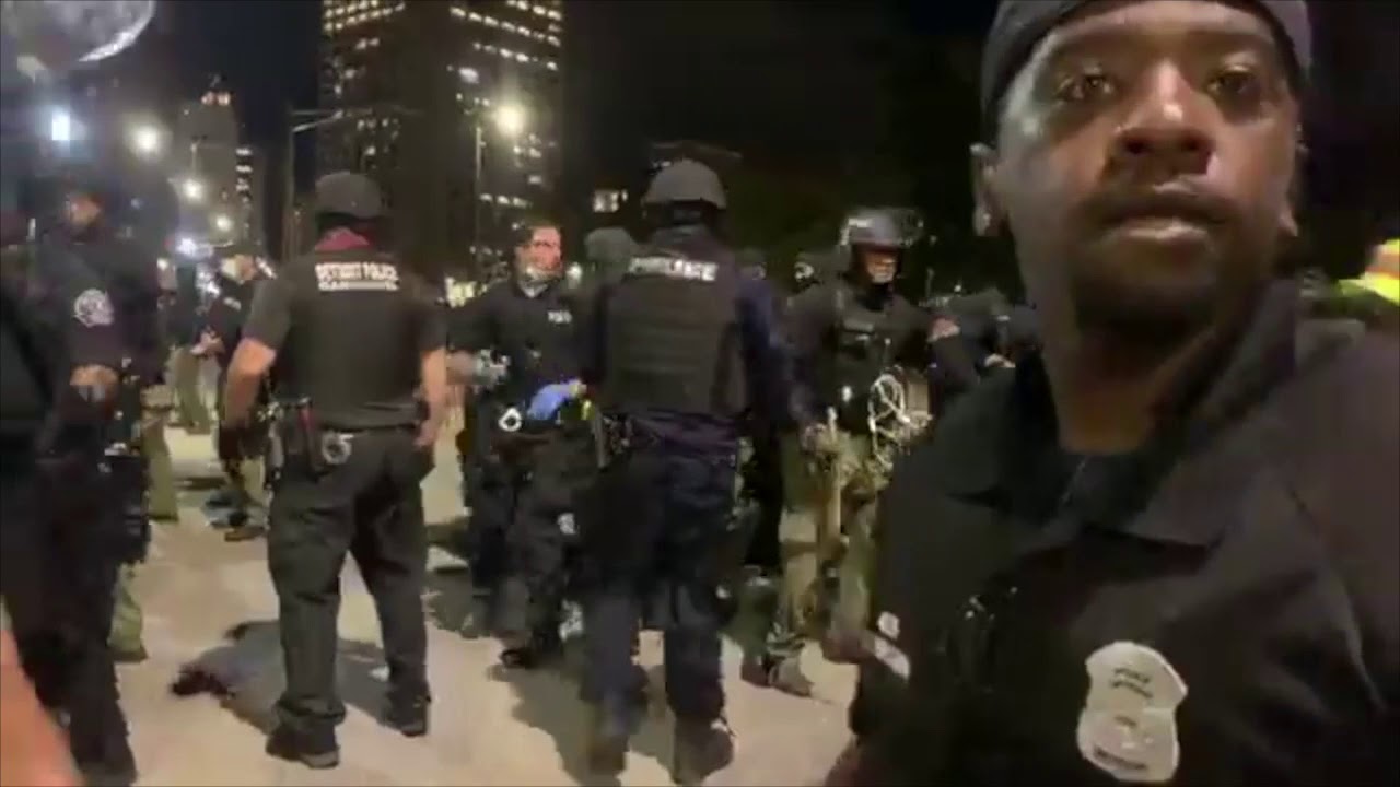 Detroit protests against police brutality turn violent - YouTube