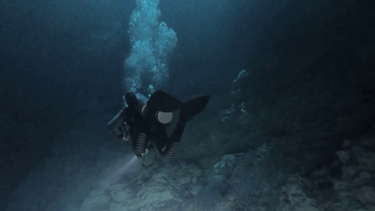 The Underwater World: Diving The Pit part 1 - YouTube